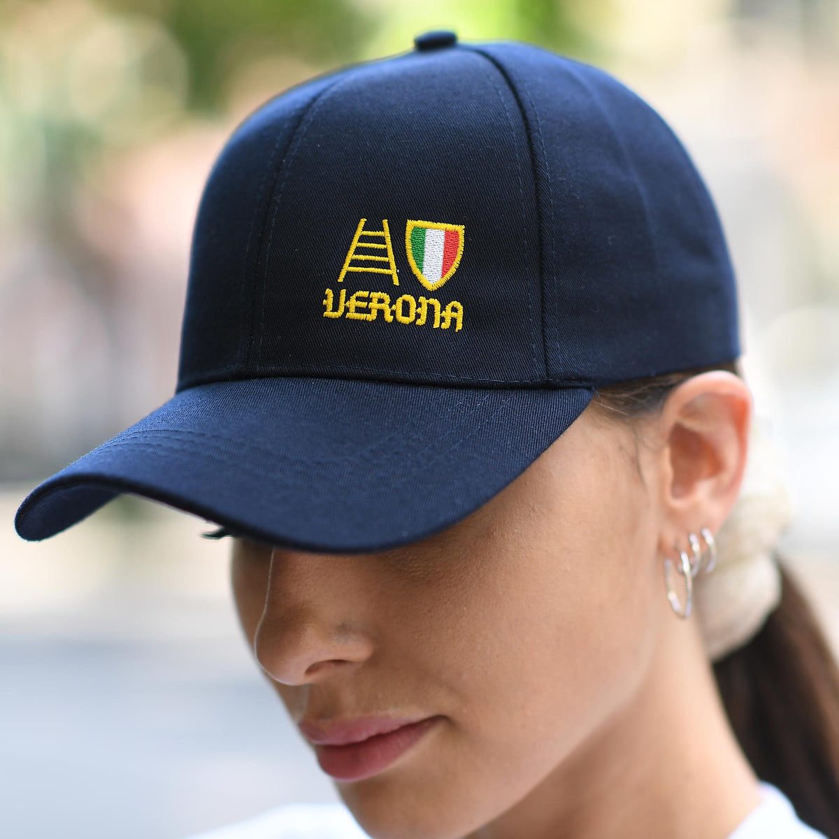 Cappello baseball blu Verona con scudetto e scala | Made of Verona